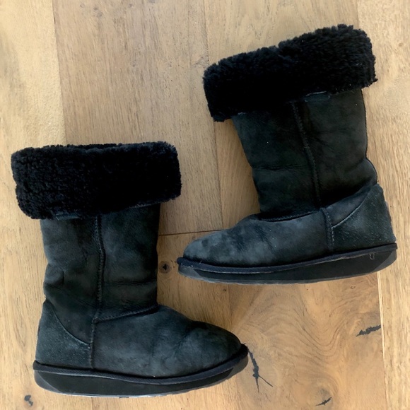 Emu | Shoes | Authentic Emu Black Stinger Hi Sheepskin Boots Ugg Style ...